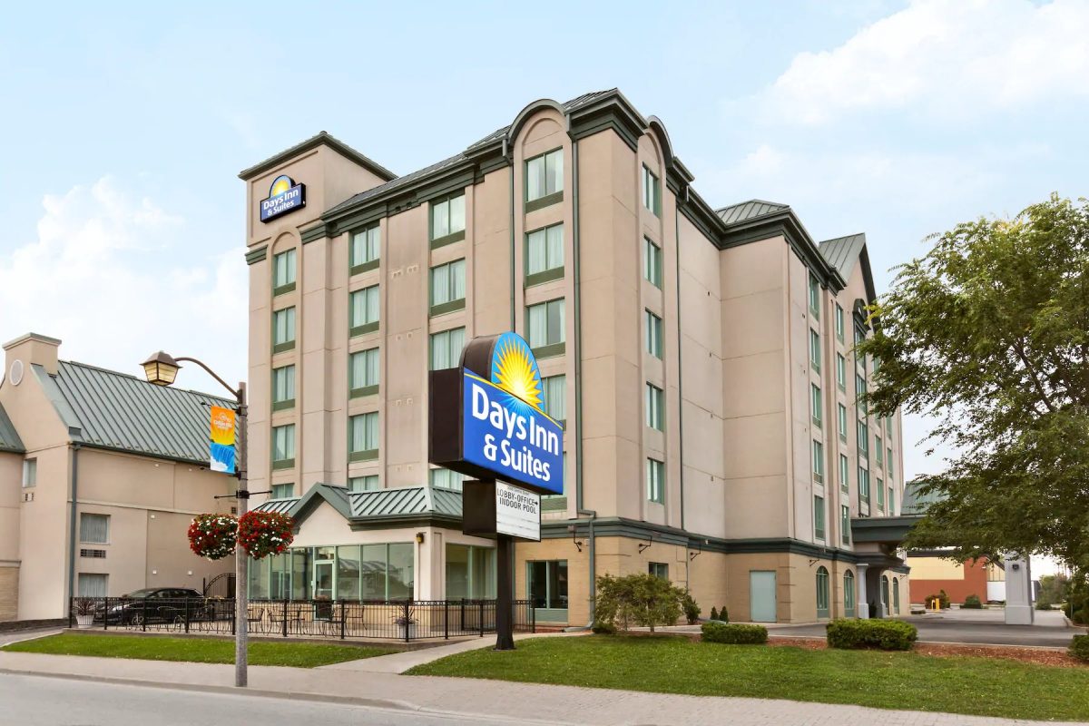 Days Inn & Suites by the Falls – So close to everything!